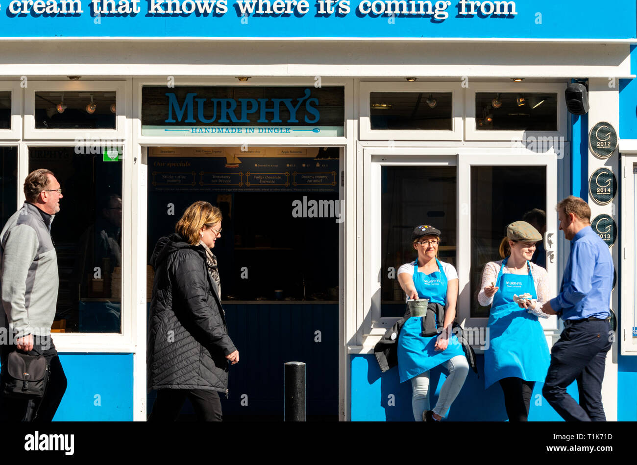 Murphy's Ice cream employees offering free ice cream samples to people ...