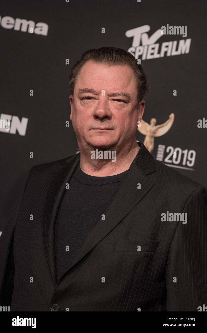 Berlin, Germany. 27th Mar, 2019. Actor Peter Kurth comes to the ...