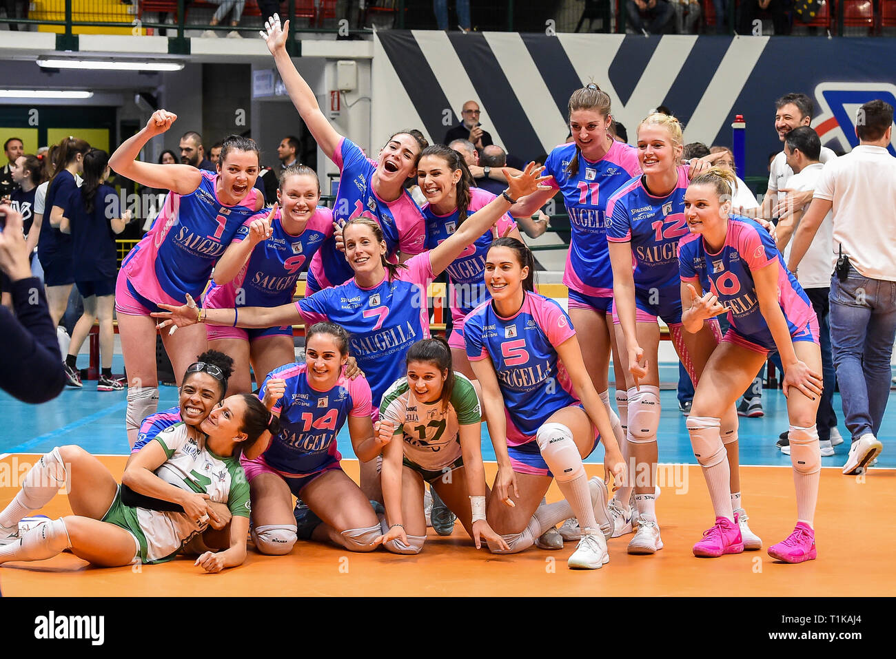 Italian women volleyball team hi-res stock photography and images - Alamy
