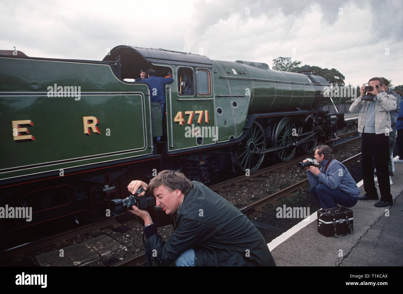 Train photographers photographing Green Arrow LNER steam locomotive at ...