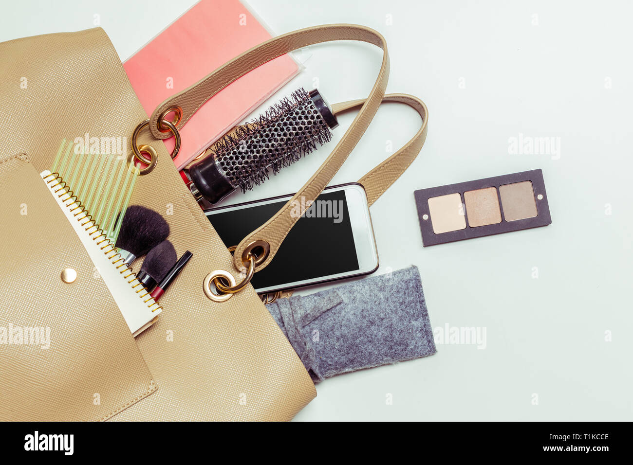 Womans handbag open hi-res stock photography and images - Alamy