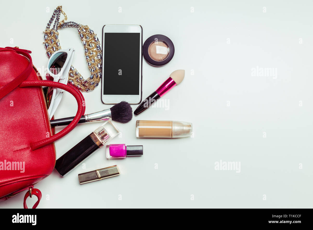 Woman's handbag contents hi-res stock photography and images - Alamy