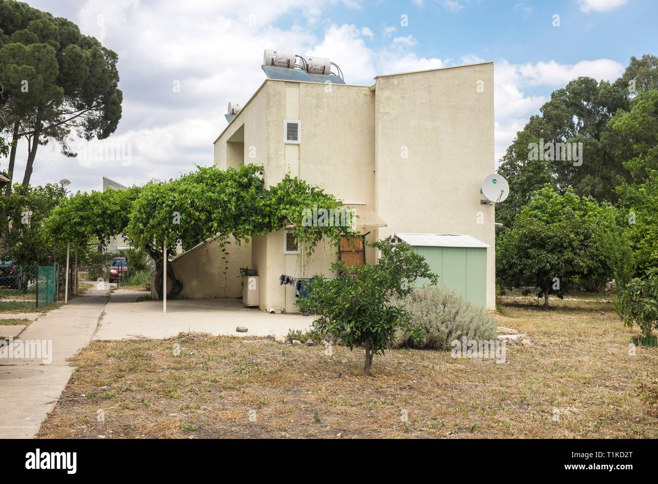 Kibbutz house hi-res stock photography and images - Alamy