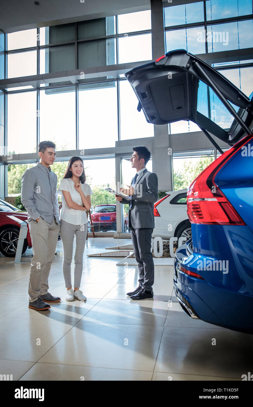 Status customers hi-res stock photography and images - Alamy