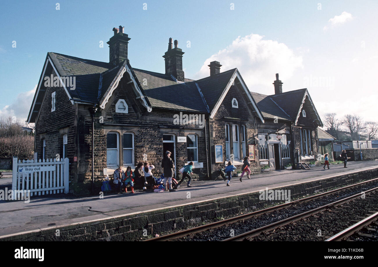 Carlisle railway station steam trains hi-res stock photography and ...
