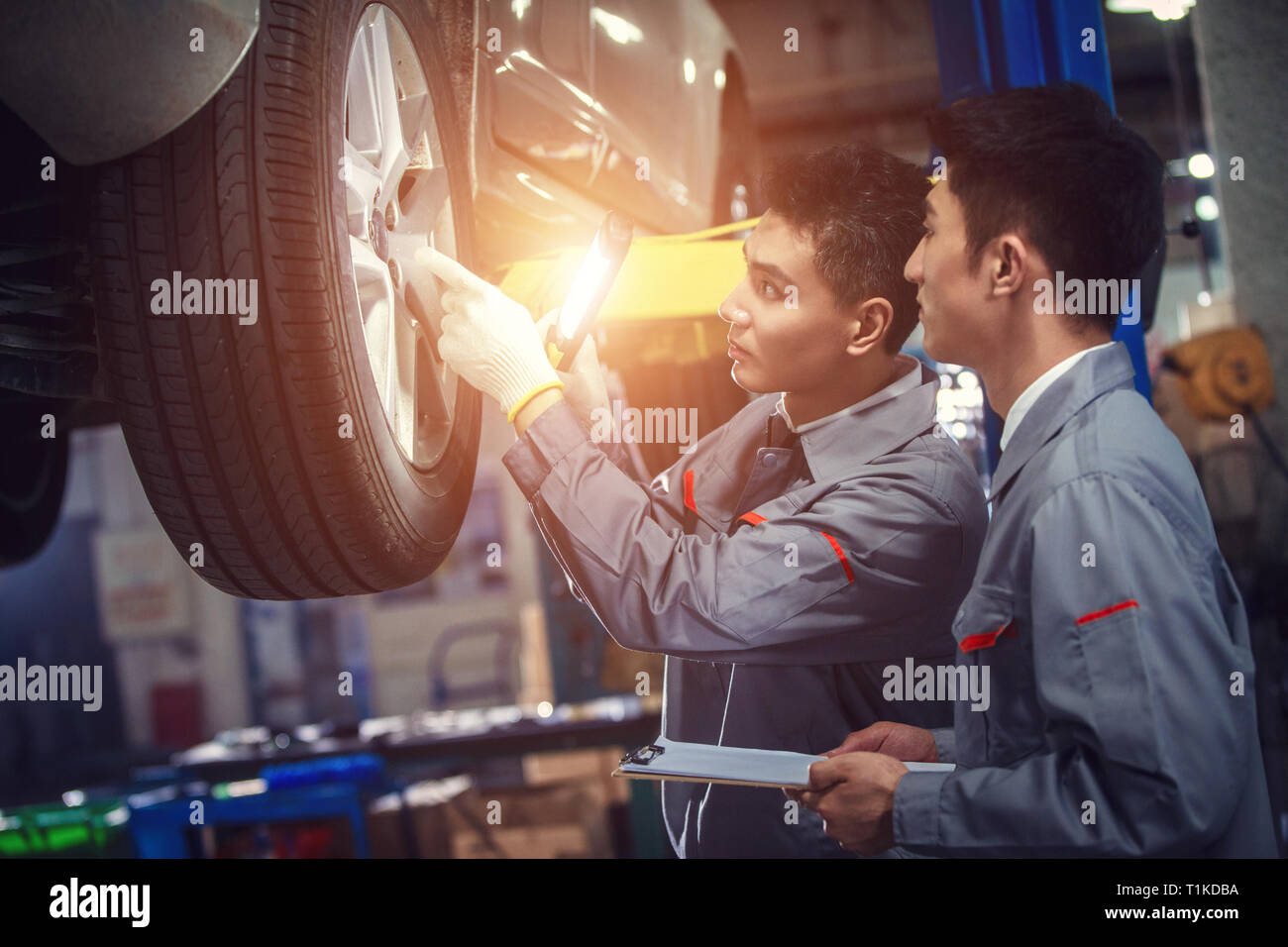 Professional auto service hi-res stock photography and images - Alamy