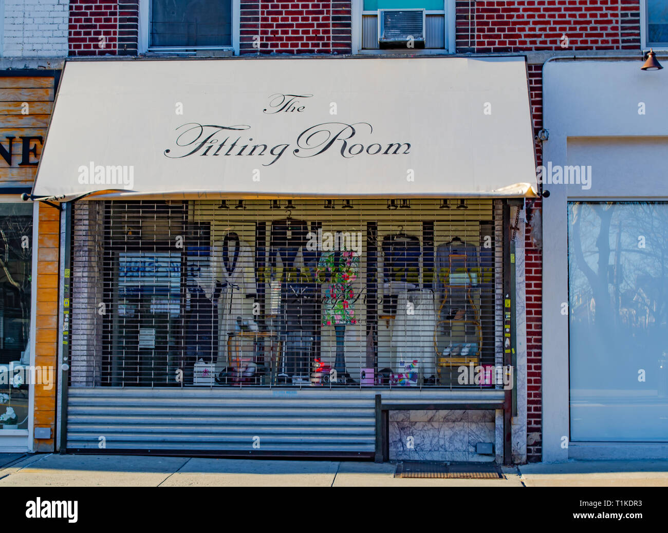 Vector storefront hi-res stock photography and images - Alamy