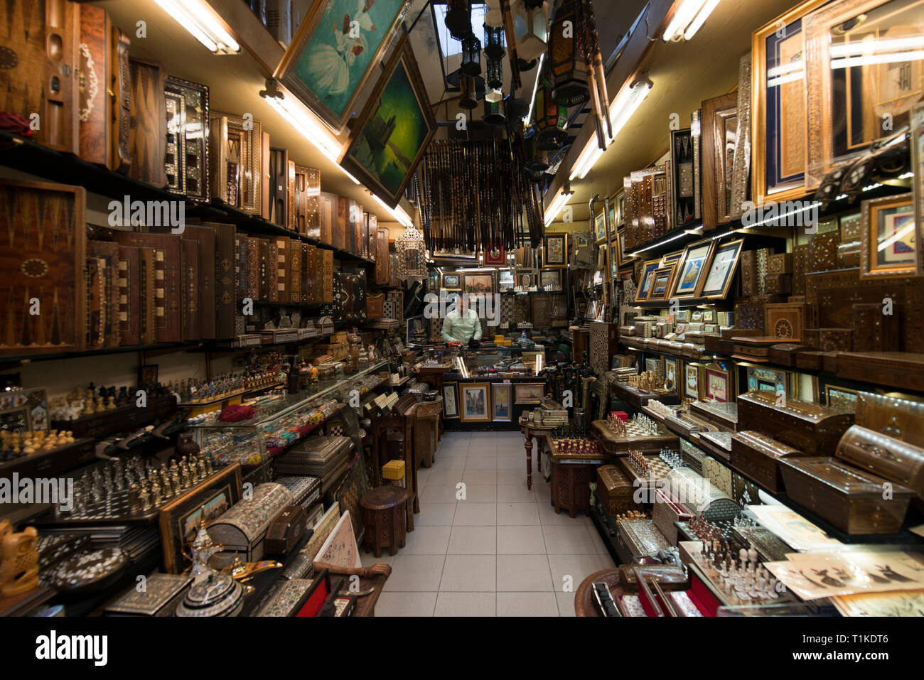 Antique shop in istanbul turkey hi-res stock photography and images - Alamy