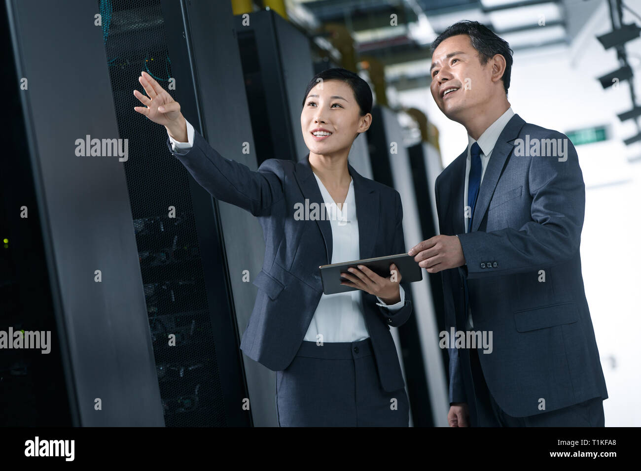 Technical personnel in machine hi-res stock photography and images - Alamy