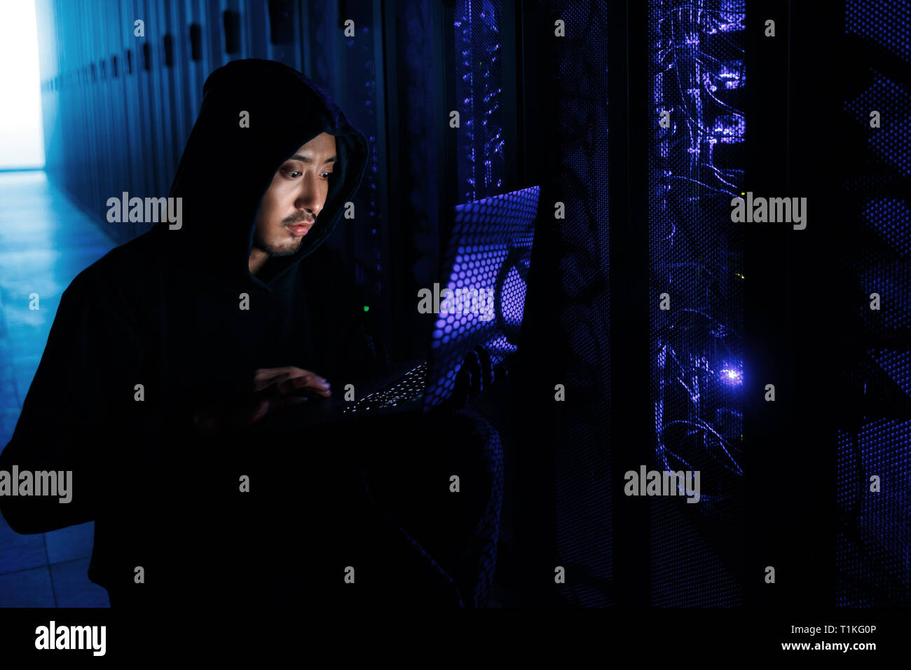 Hackers and room hi-res stock photography and images - Alamy