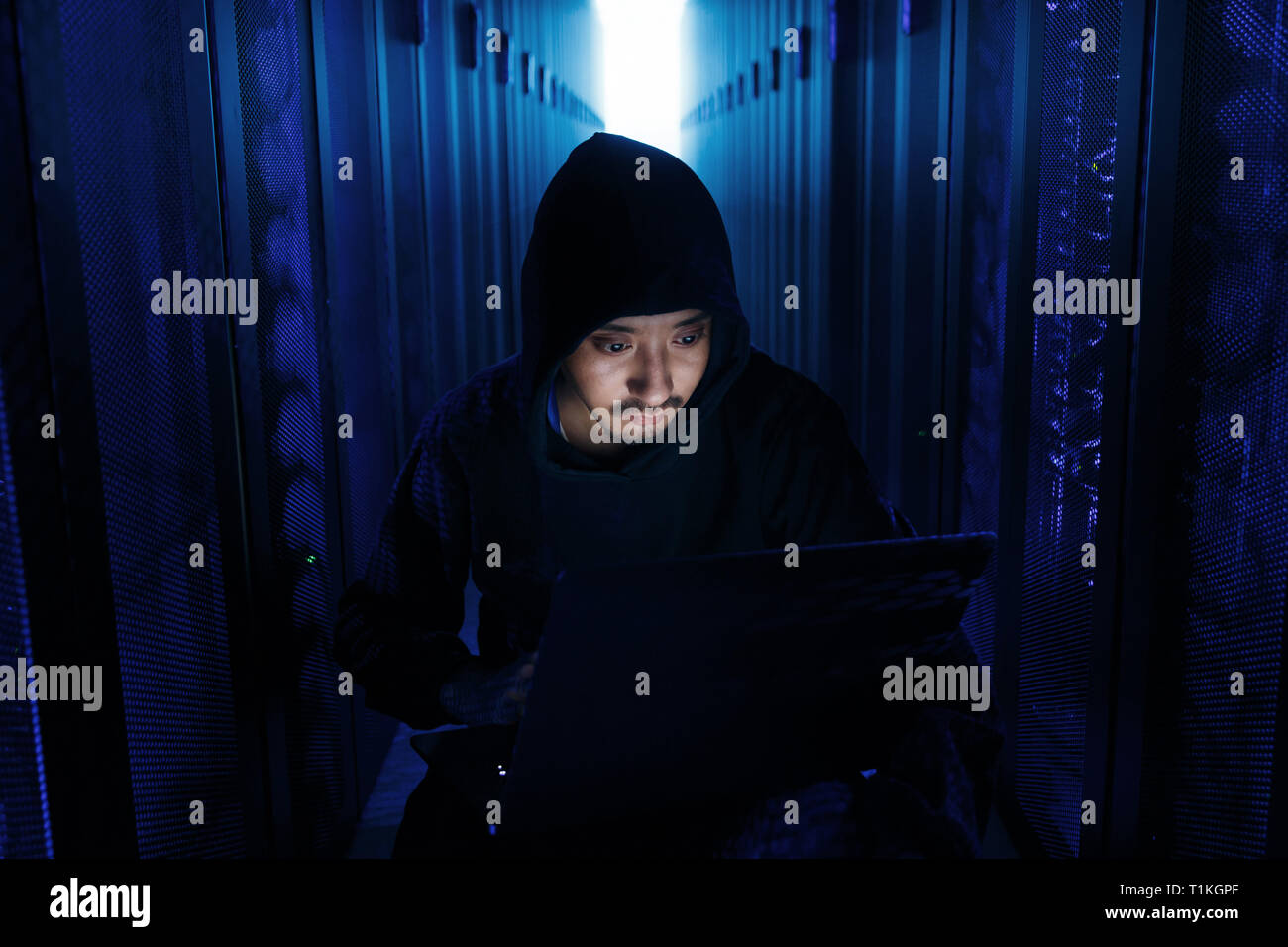 Hackers and room hi-res stock photography and images - Alamy