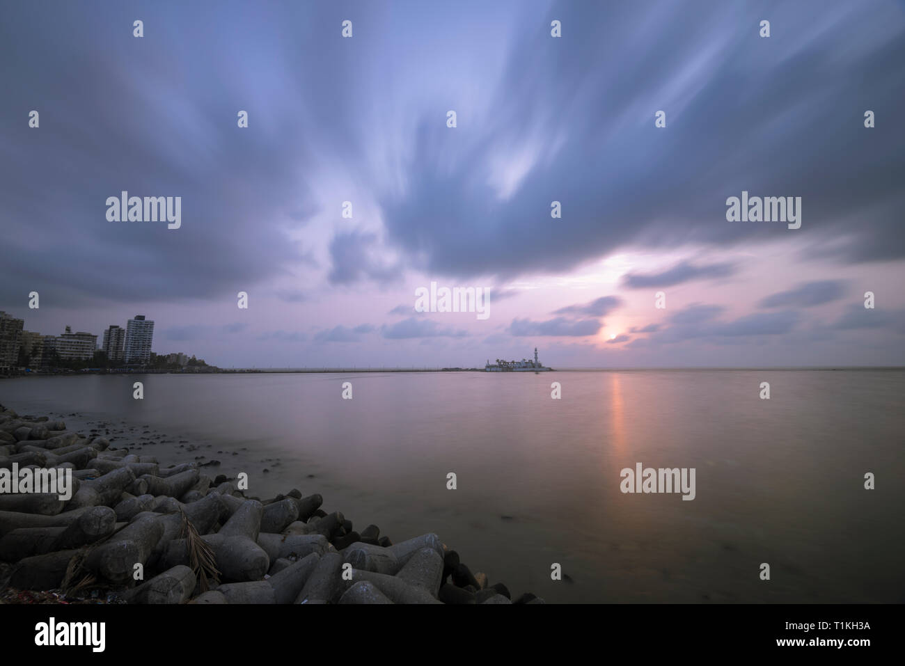 Mumbai gateway of india sunset hi-res stock photography and images - Alamy