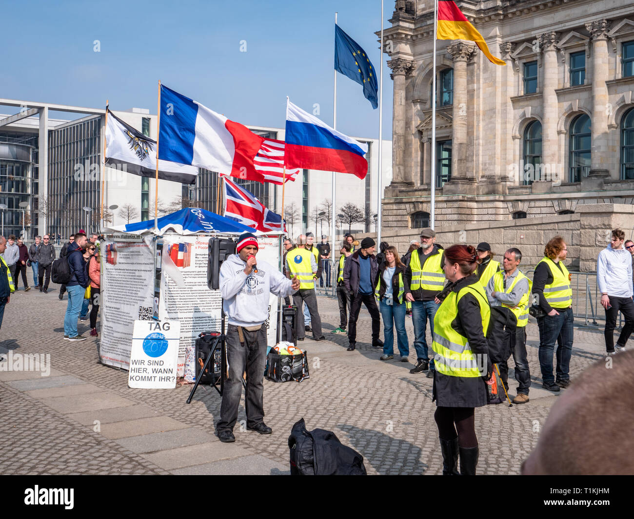 Banner demonstration demo berlin hi-res stock photography and images ...