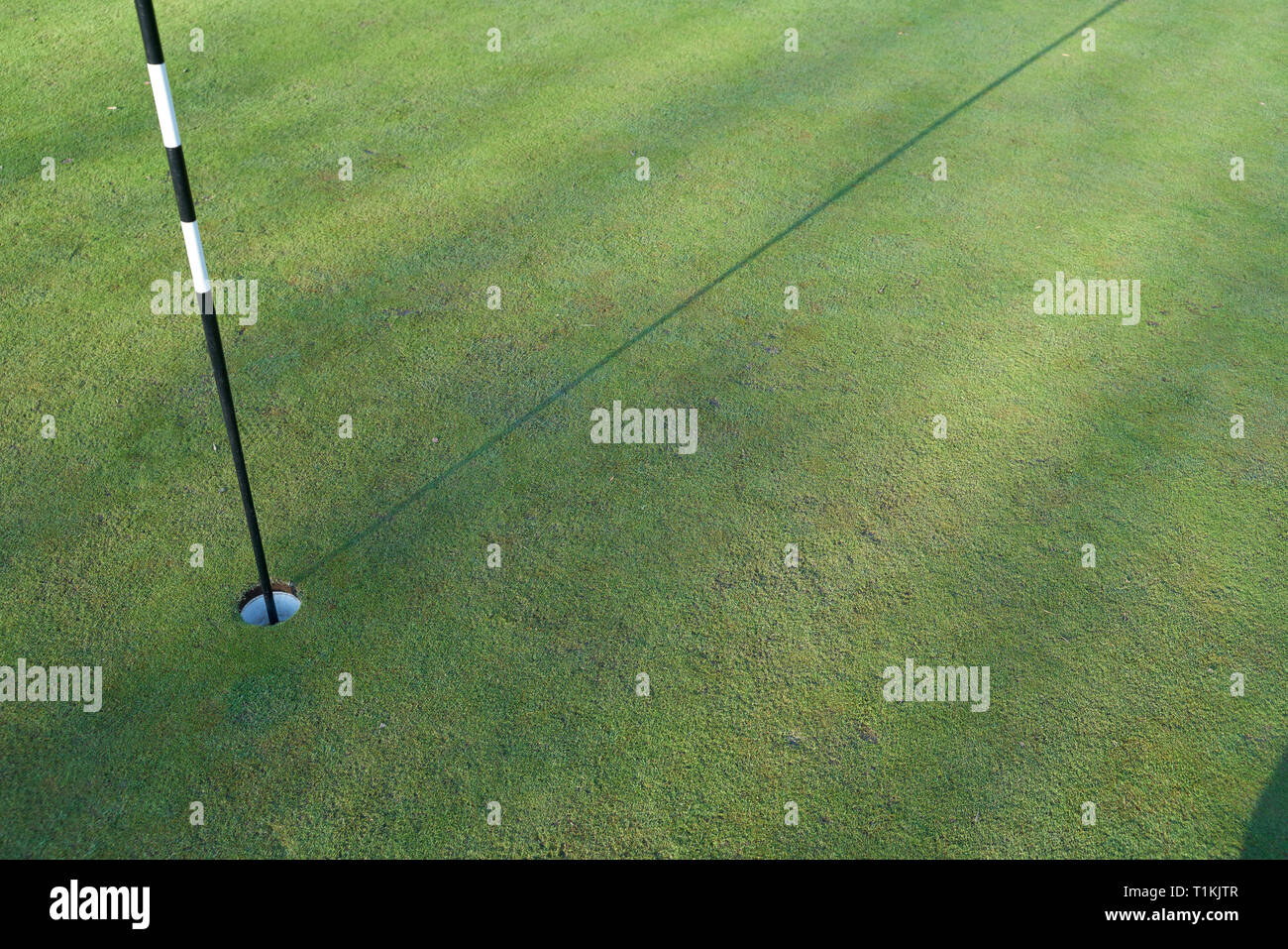 Golf hole flag hi-res stock photography and images - Alamy