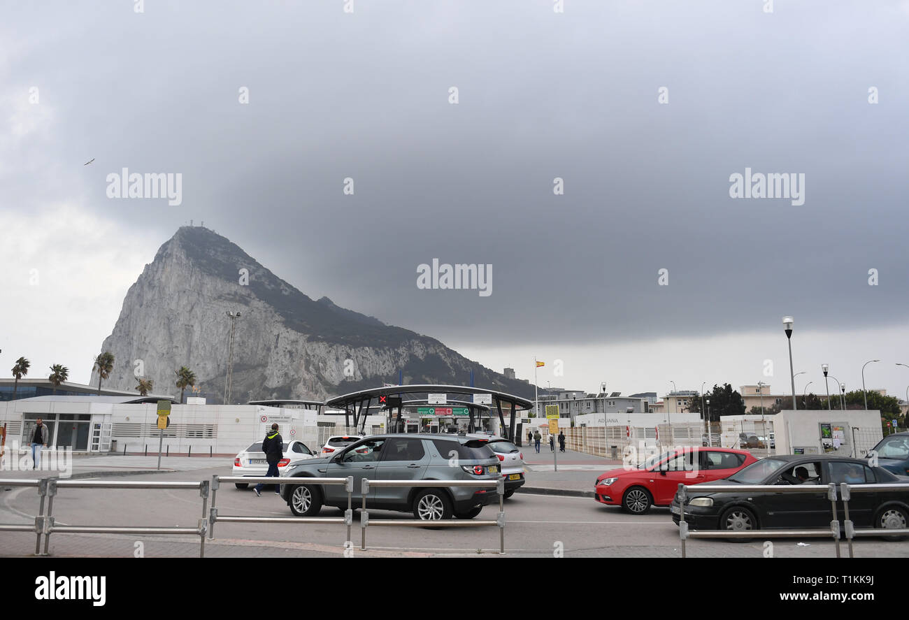 Cars queue up at the Border/Passport control crossing in Gibraltar ...