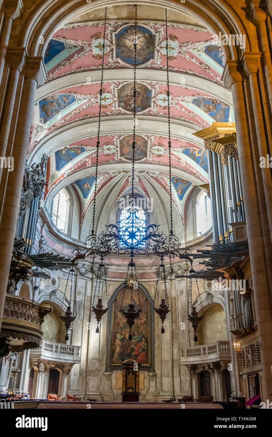 Inside the lisbon cathedral hi-res stock photography and images - Alamy