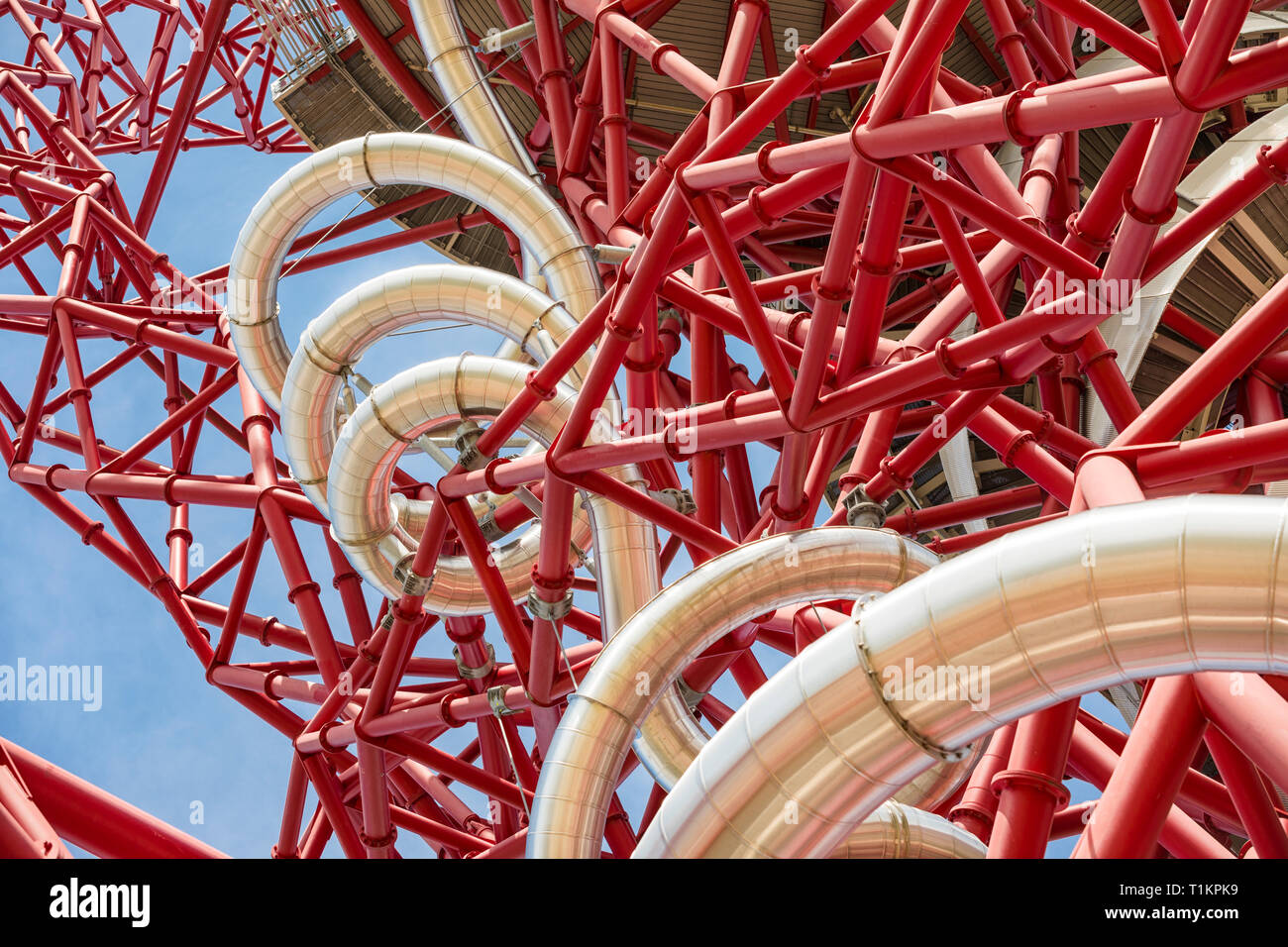 Arcelormittal orbit tower and slide in Queen Elizabeth Olympic Park ...