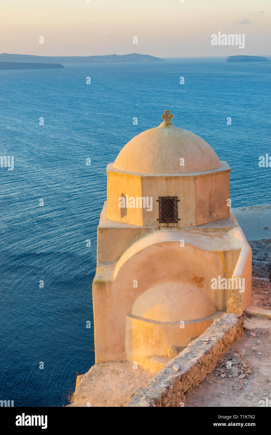 Oia venetian castle hi-res stock photography and images - Alamy