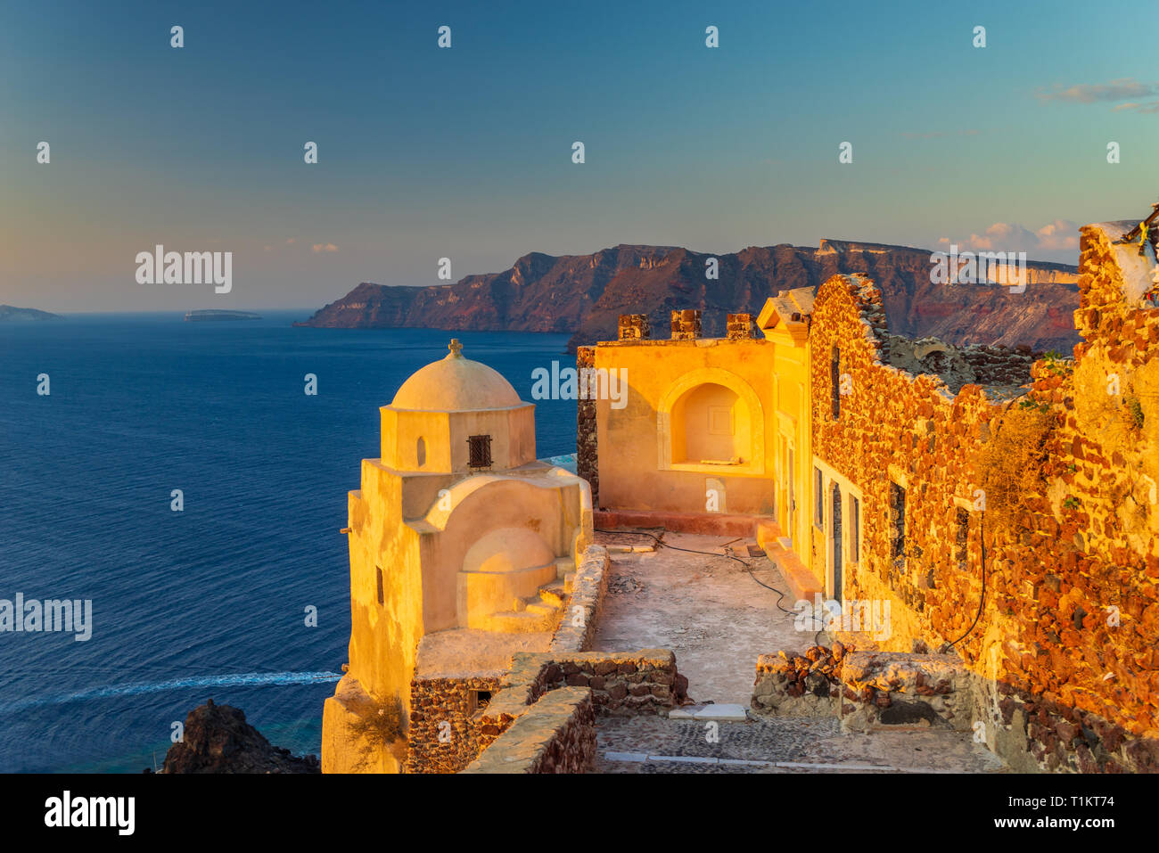 Oia castle sunrise santorini island hi-res stock photography and images ...