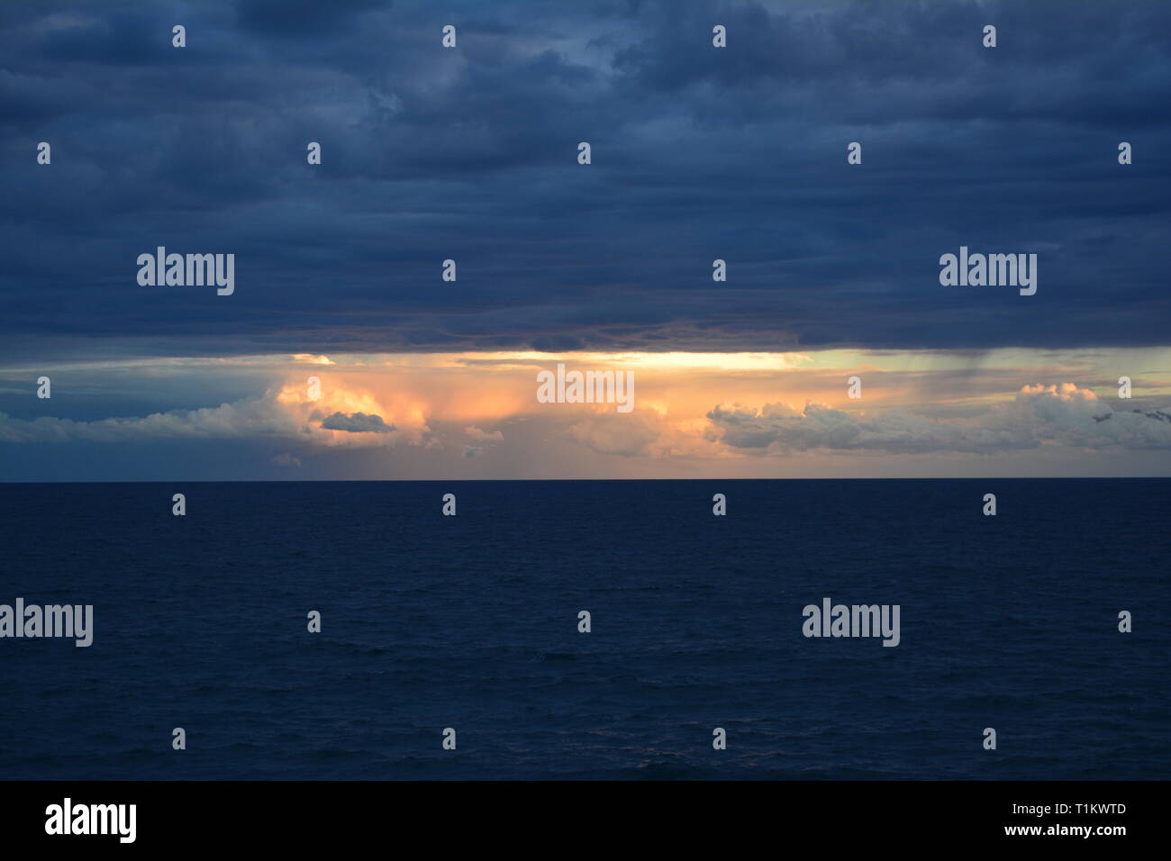 Supermoon sunset hi-res stock photography and images - Alamy