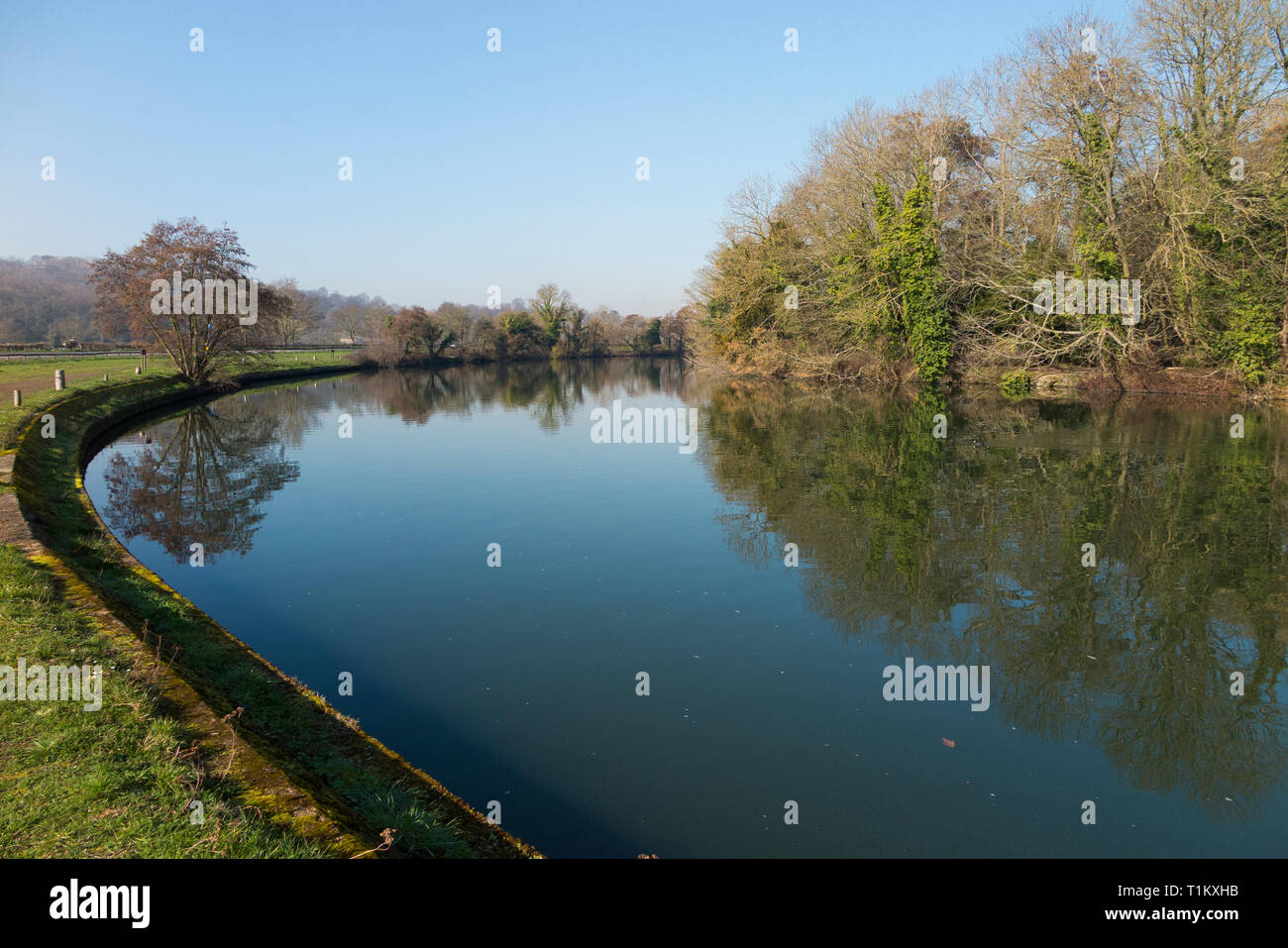 Runnymeade river bank hi-res stock photography and images - Alamy