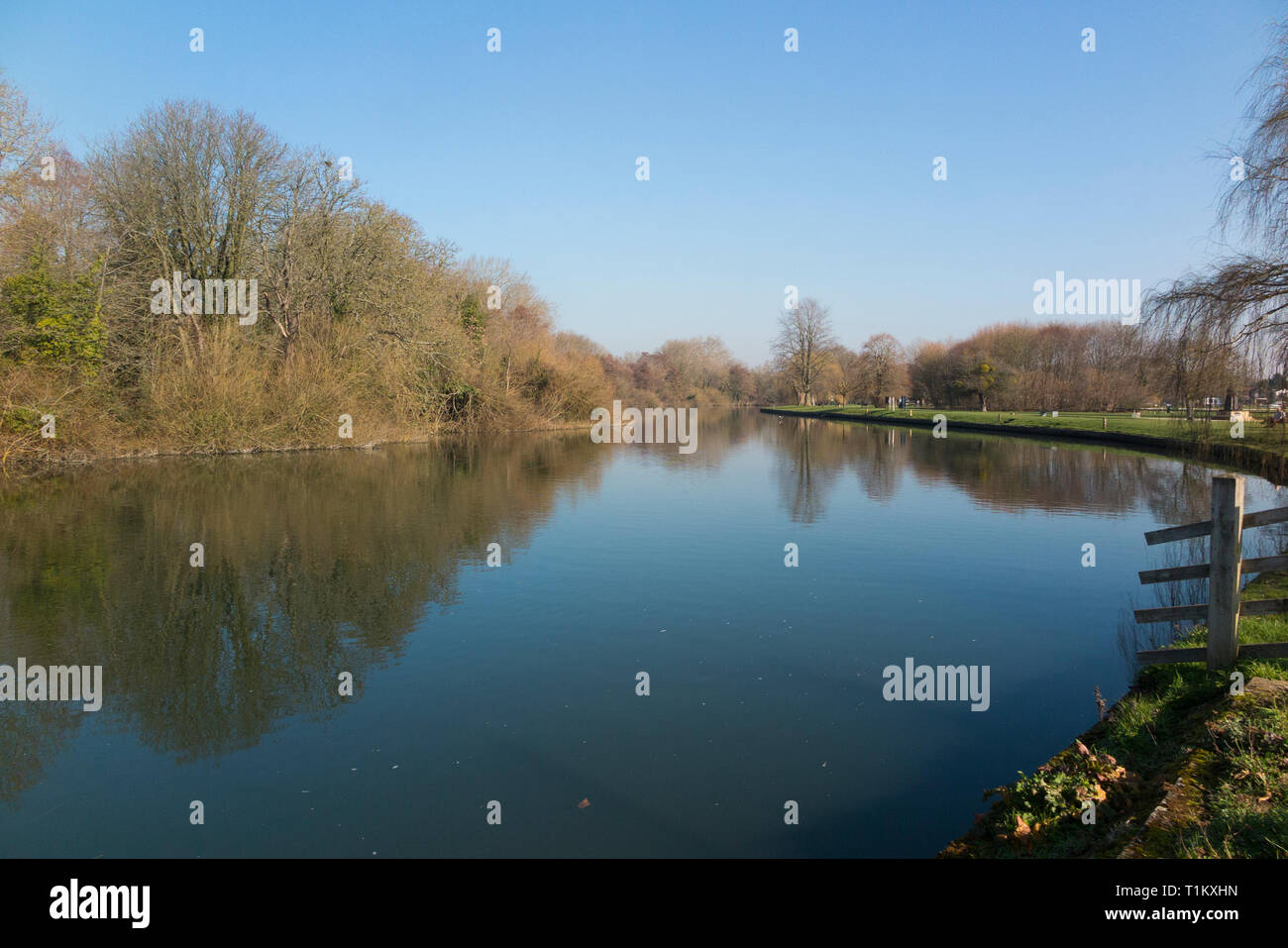 Runnymeade river bank hi-res stock photography and images - Alamy