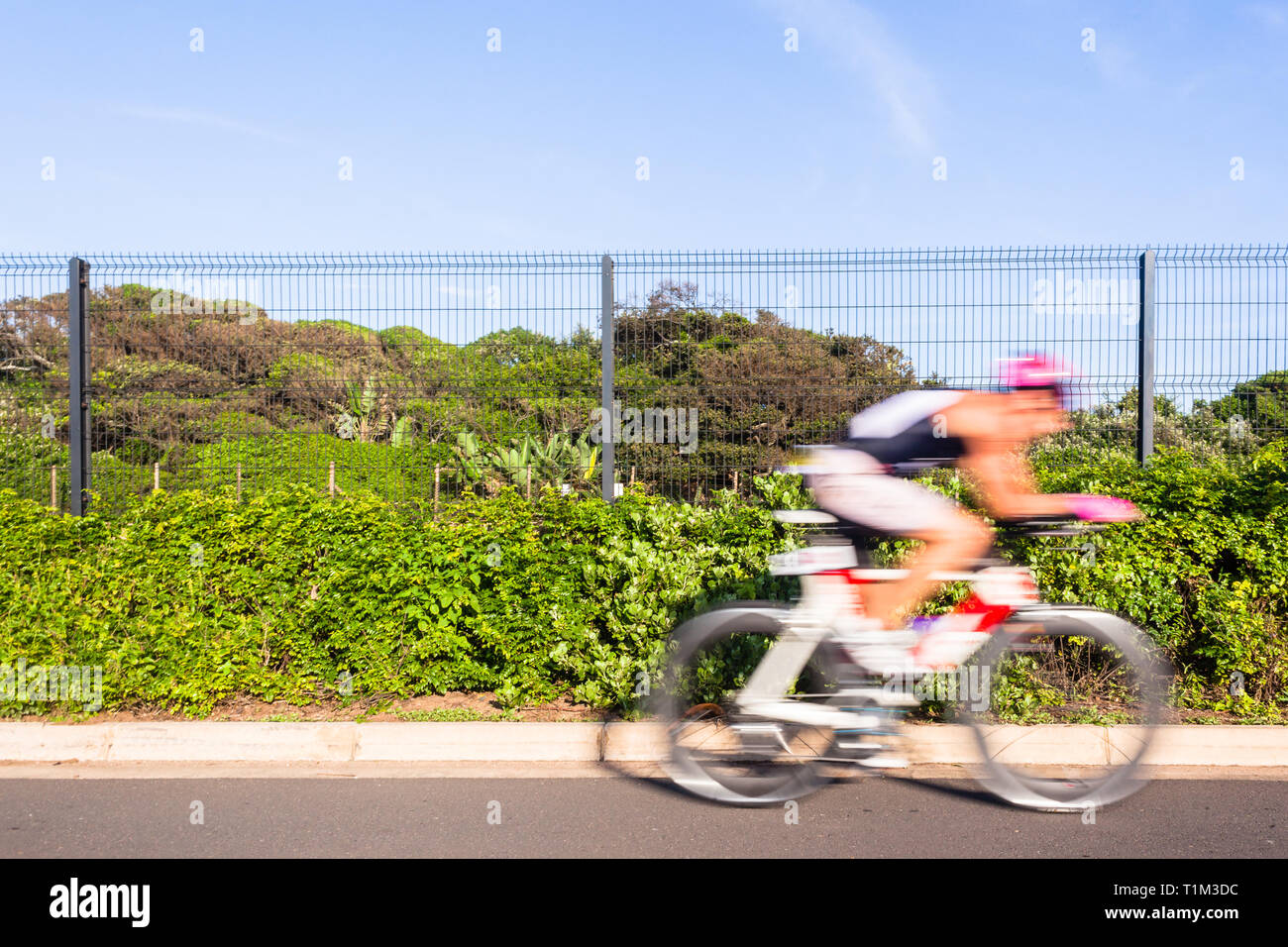 Woman running speed race action hi-res stock photography and images - Alamy