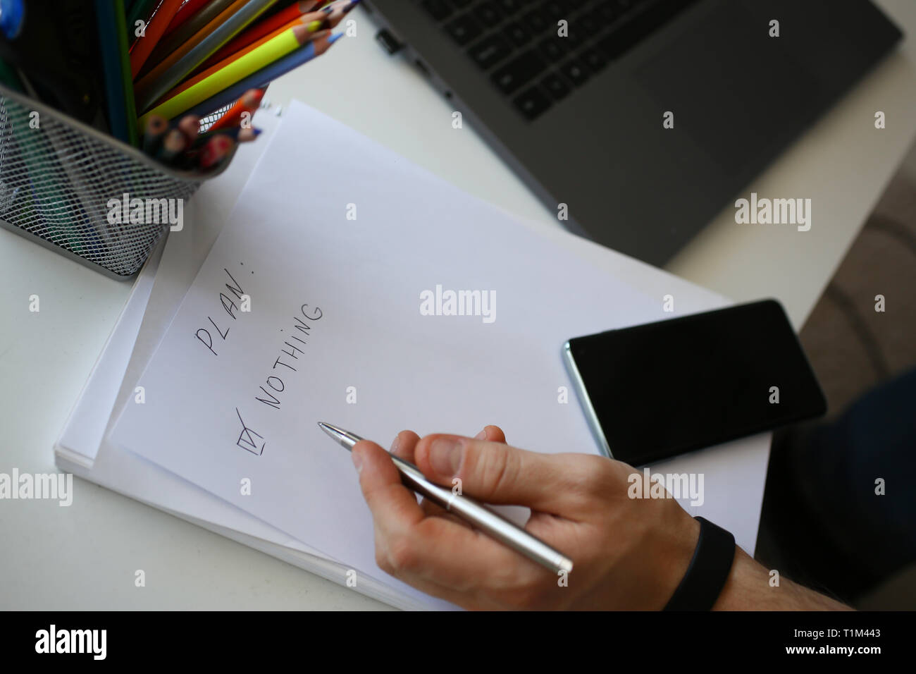 Hand hold check list hi-res stock photography and images - Alamy