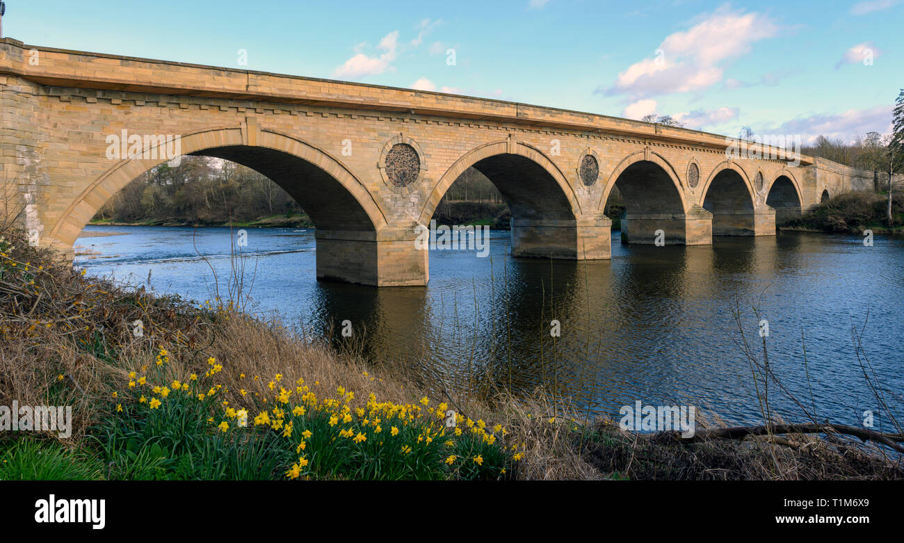 Bridge over the river tweed hi-res stock photography and images - Alamy