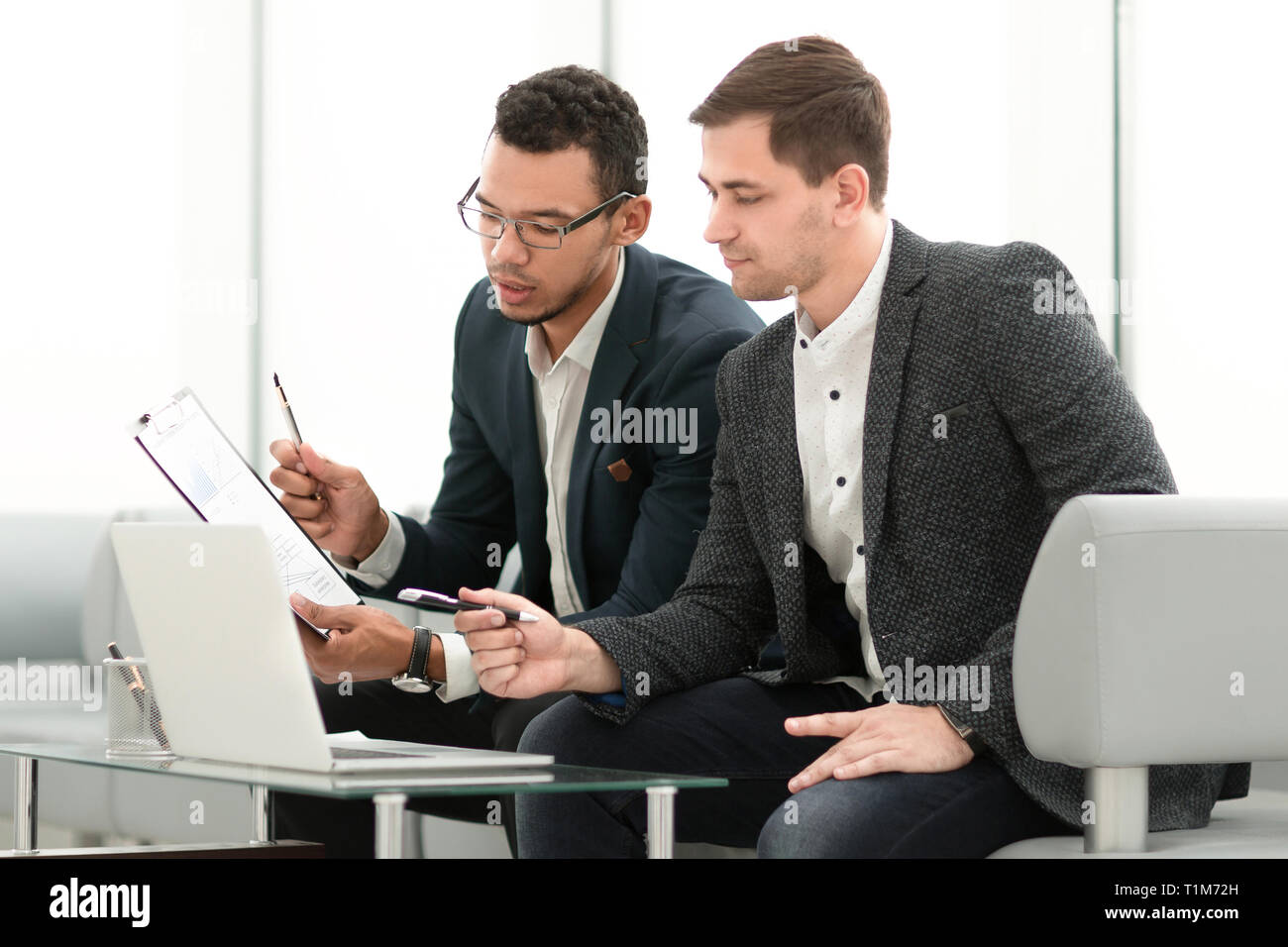 Interview two people serious hi-res stock photography and images - Alamy
