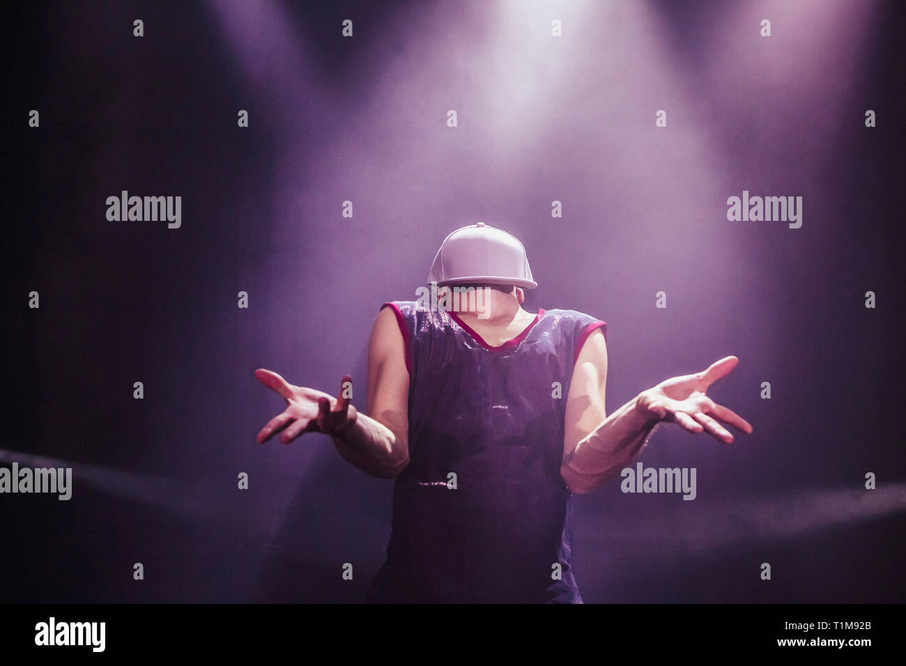 Male modern dancer performing on stage Stock Photo - Alamy