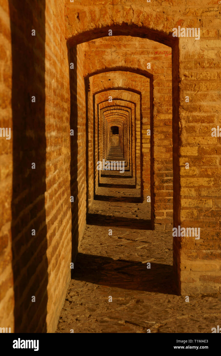 Arch of Allahverdi Khan Bridge, Si-o-seh pol, Bridge of thirty-three ...