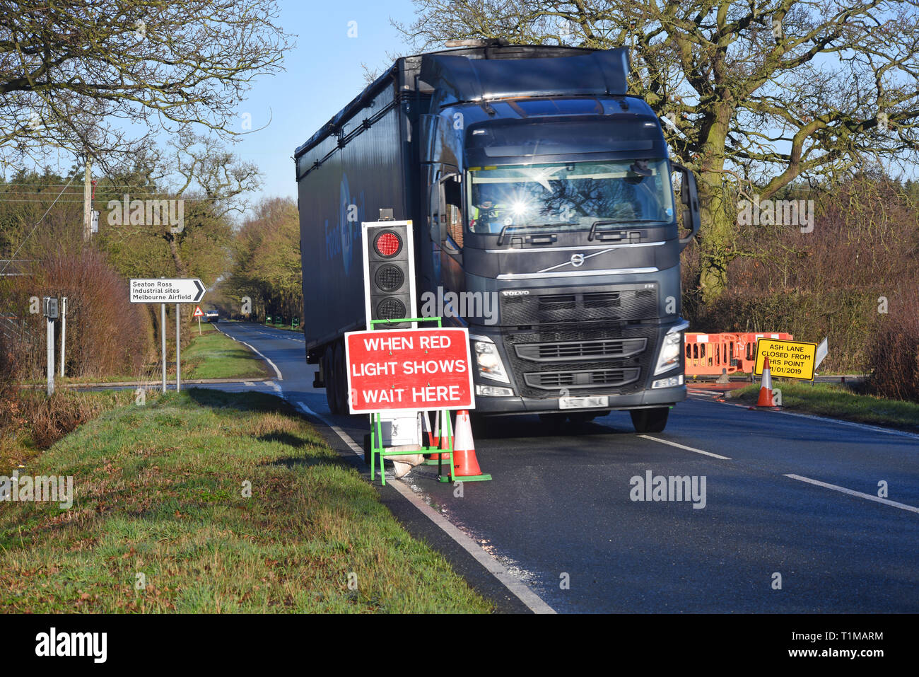 Hgv lorry on country road hi-res stock photography and images - Alamy