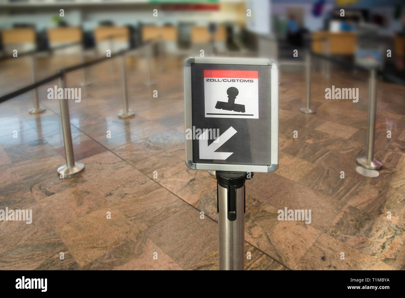 Customs declaration sign hi-res stock photography and images - Alamy