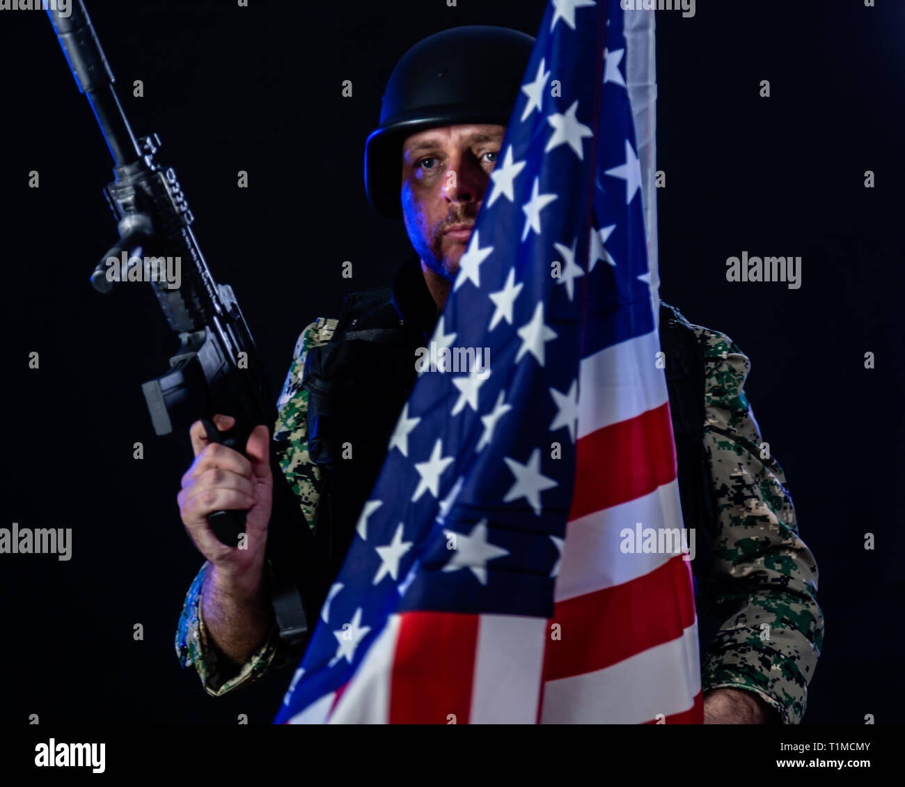 Soldier machine gun flag hi-res stock photography and images - Alamy