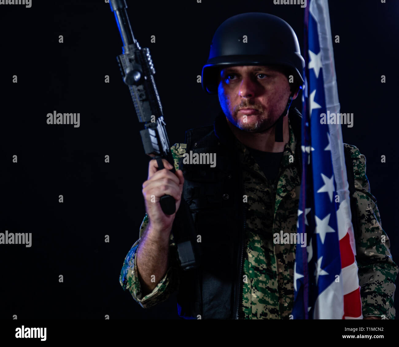 Soldier machine gun flag hi-res stock photography and images - Alamy