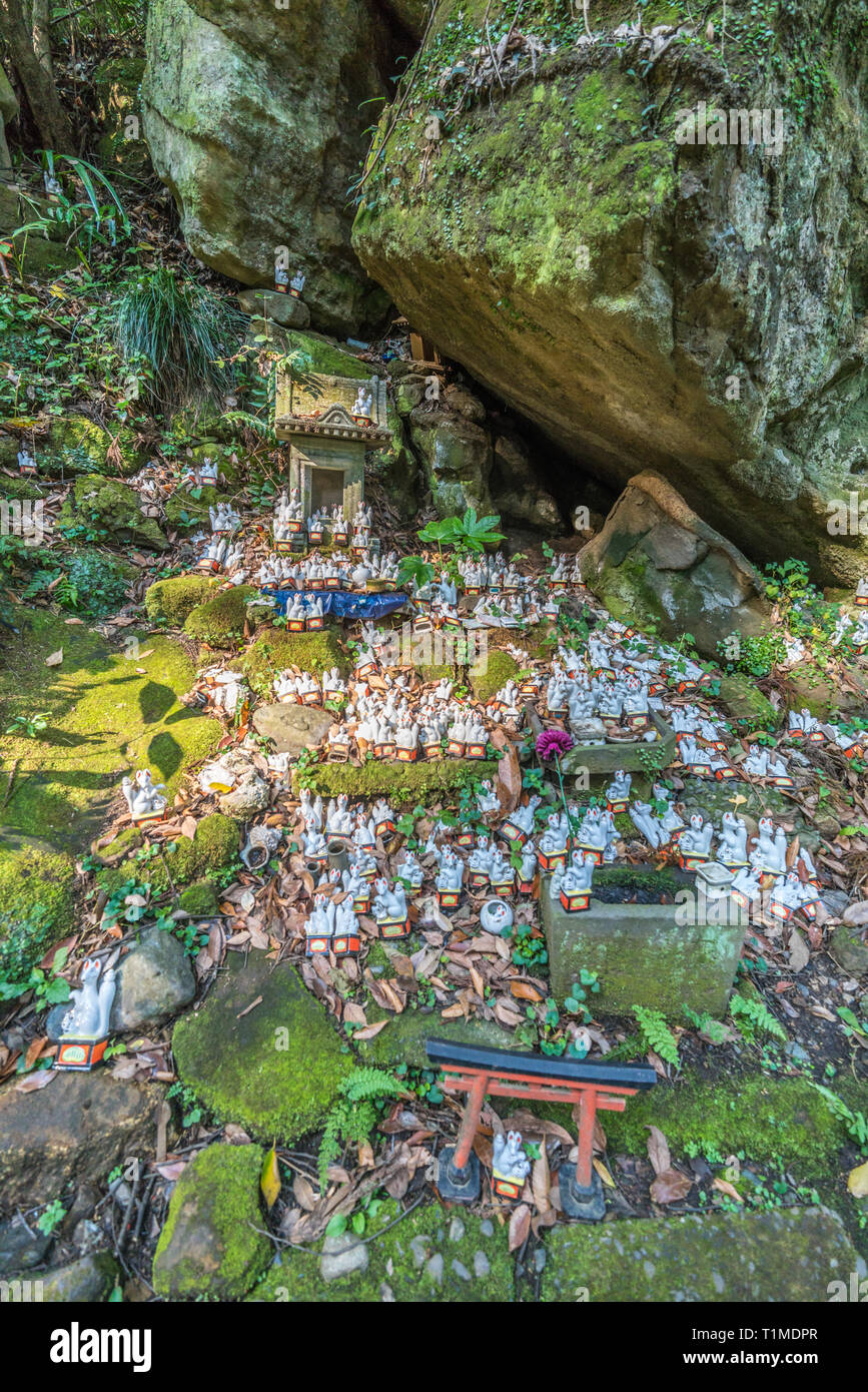 Kamakura, Japan - November 16, 2017 : Small Inari statues at upper ...