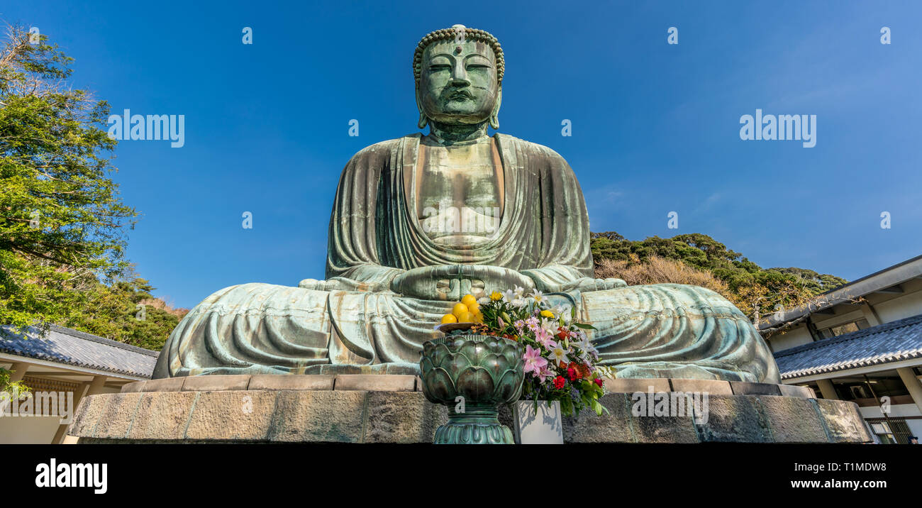 Kotoku-in Buddhist temple, Monumental outdoor bronze statue of of Amida ...