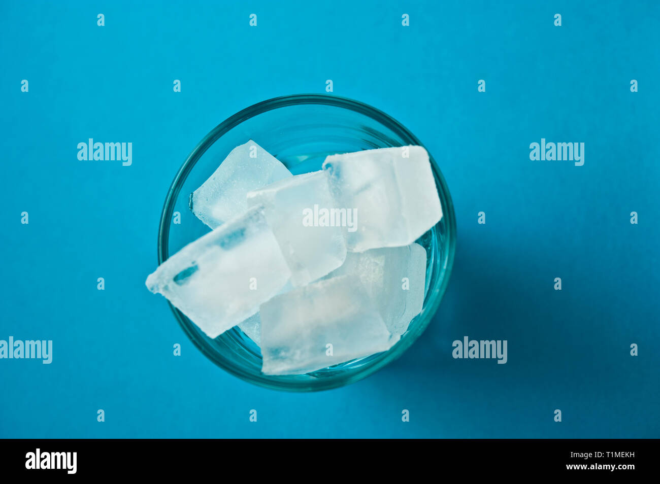 Glass filled with ice hi-res stock photography and images - Alamy