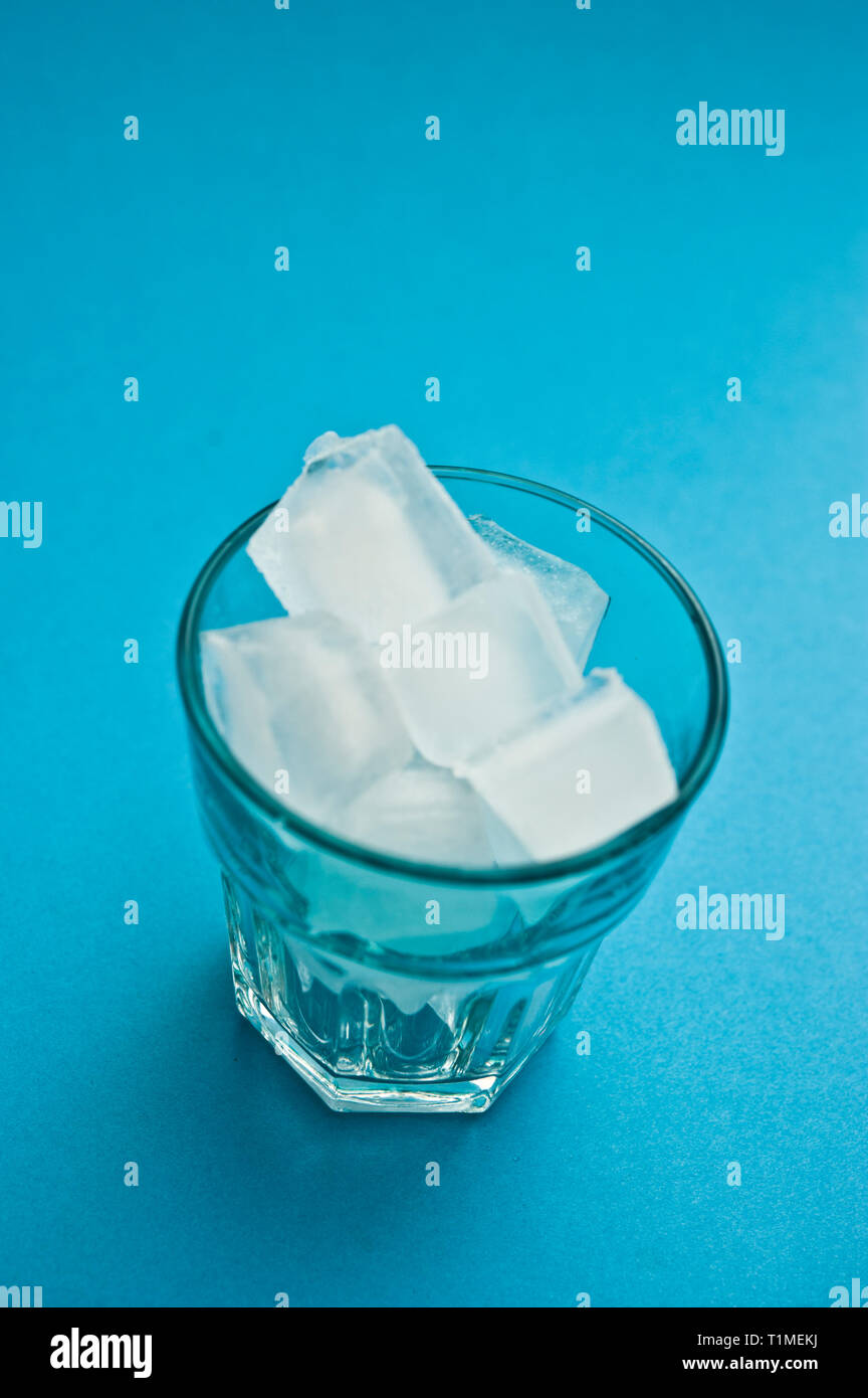 glass full of ice Stock Photo - Alamy