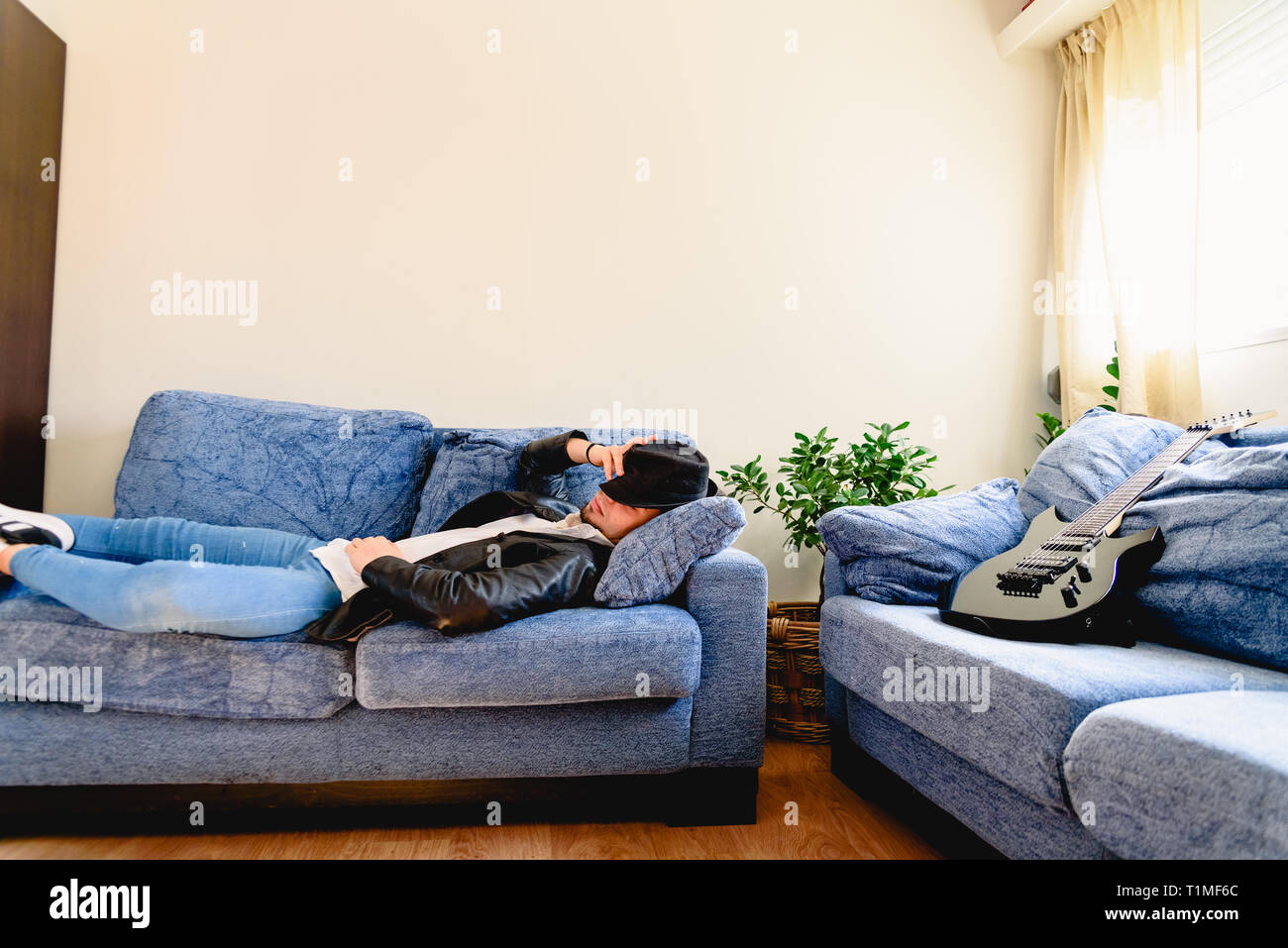 Guitarist rest hi-res stock photography and images - Alamy