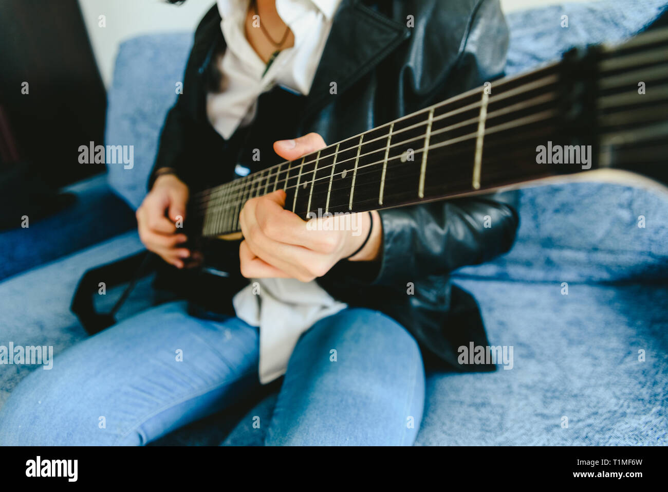 Tapping fingers hi-res stock photography and images - Alamy
