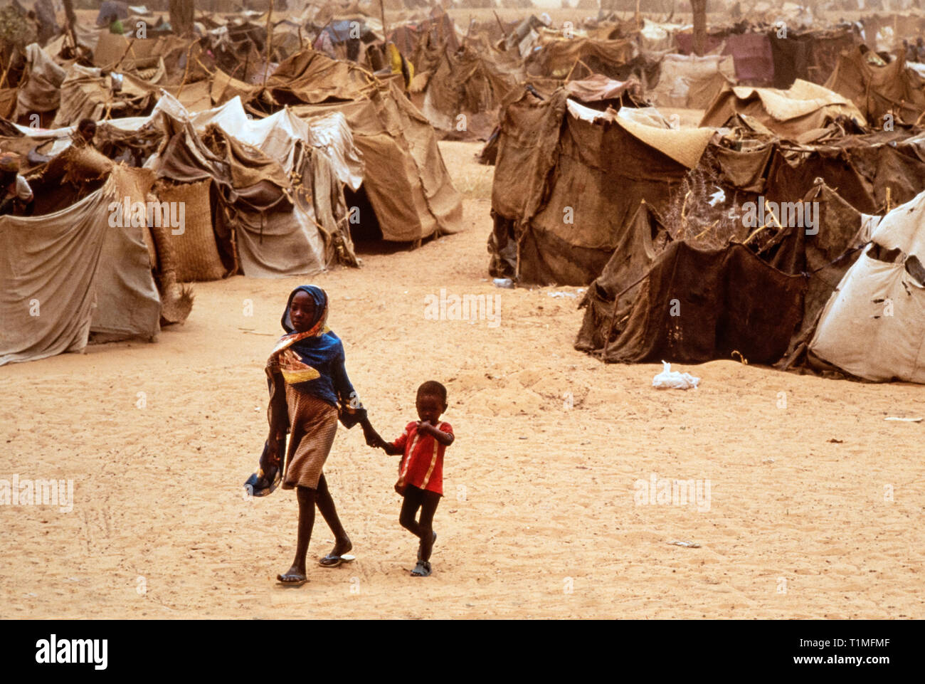 Sudan El Fasher refugee camp in Darfur Province during the famine ...