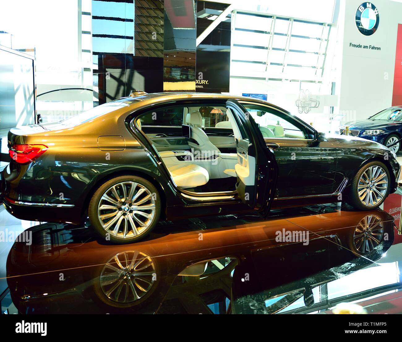Bmw design centre hi-res stock photography and images - Alamy