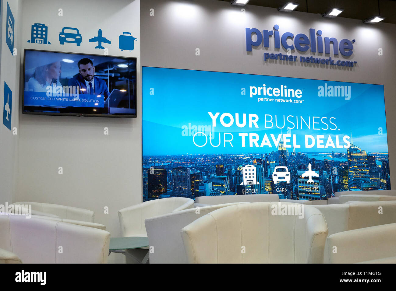 Priceline logo hi-res stock photography and images - Alamy