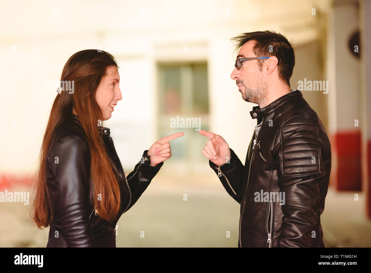 Woman and man arguing Stock Photo - Alamy
