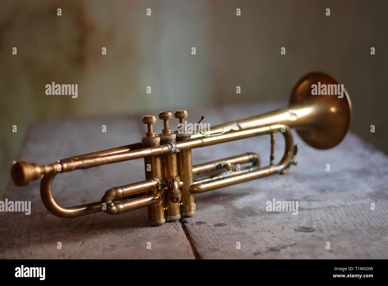 an old trumpet of the 20s Stock Photo - Alamy