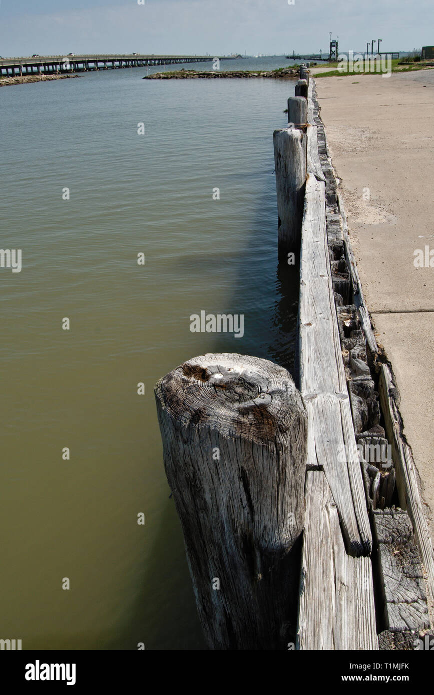Wooden pier ocean inlet boat dock platform Stock Photo - Alamy