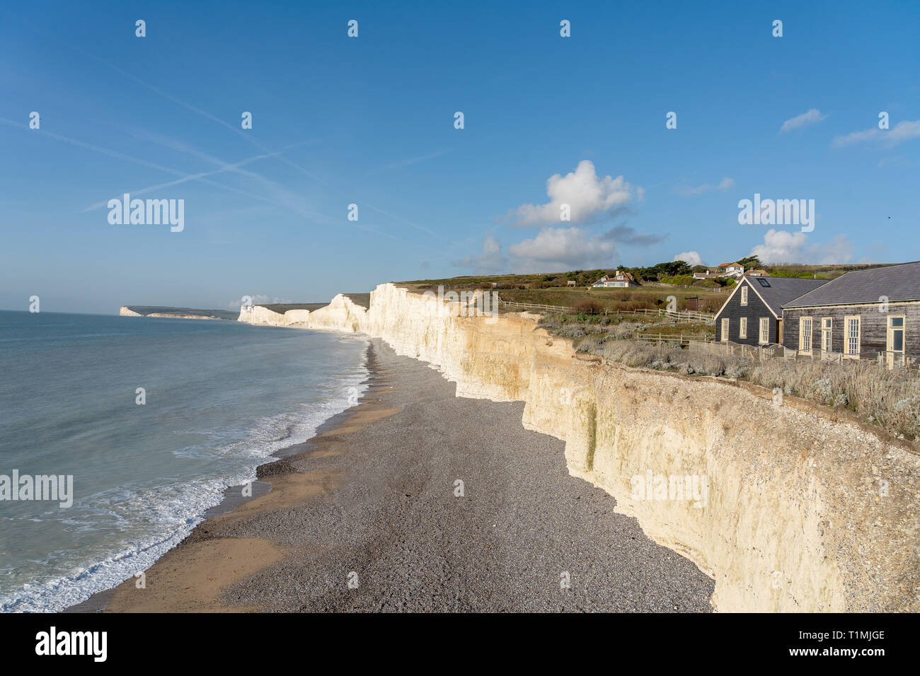 White chalk cliffs at birling gap hi-res stock photography and images ...