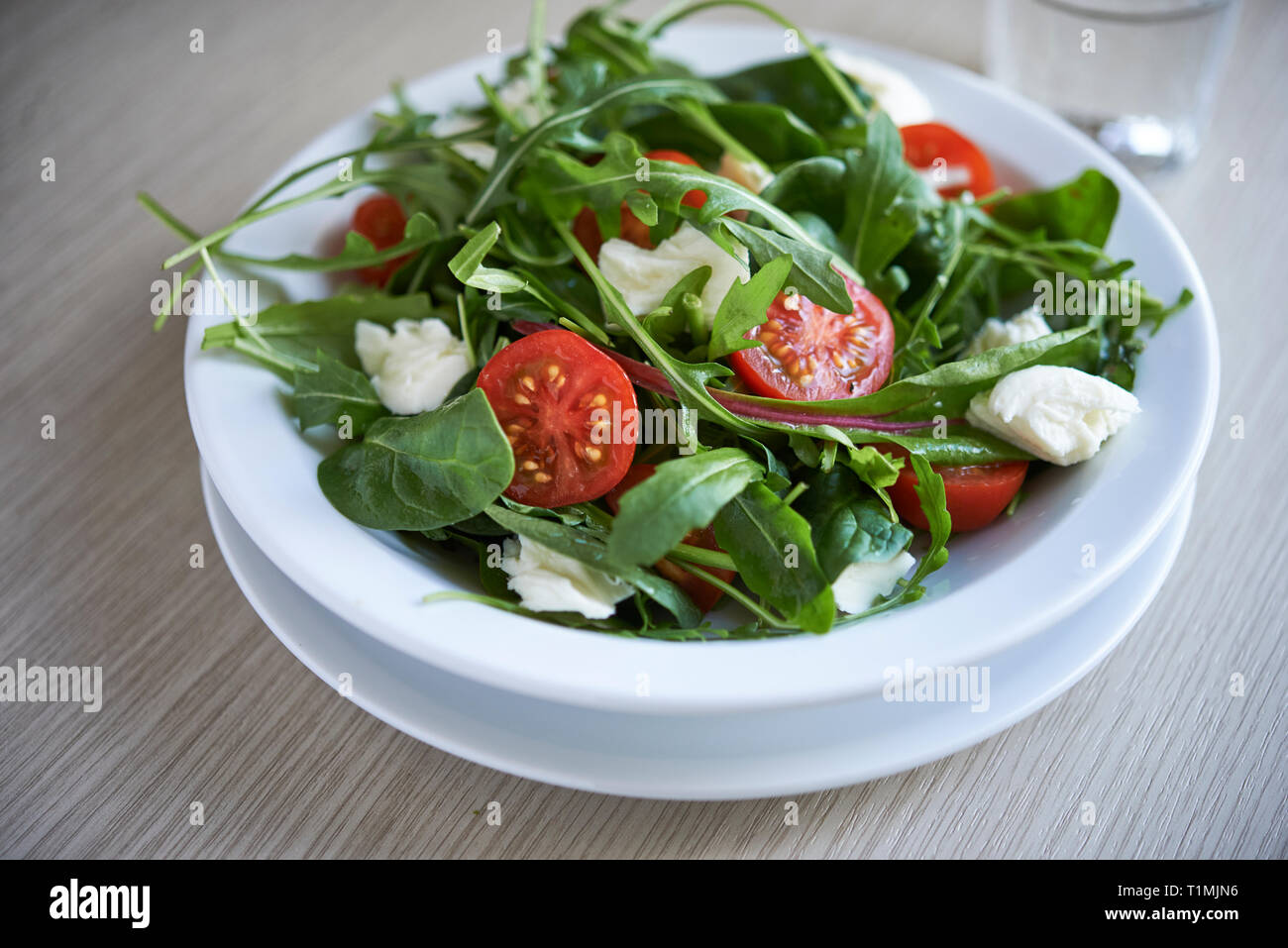fresh salad with aragula and tomato Stock Photo - Alamy